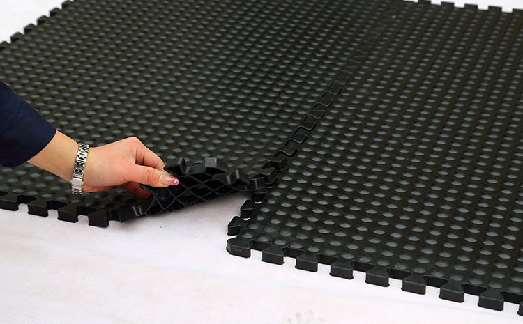 rubber anti-fatigue mat with interlocking
